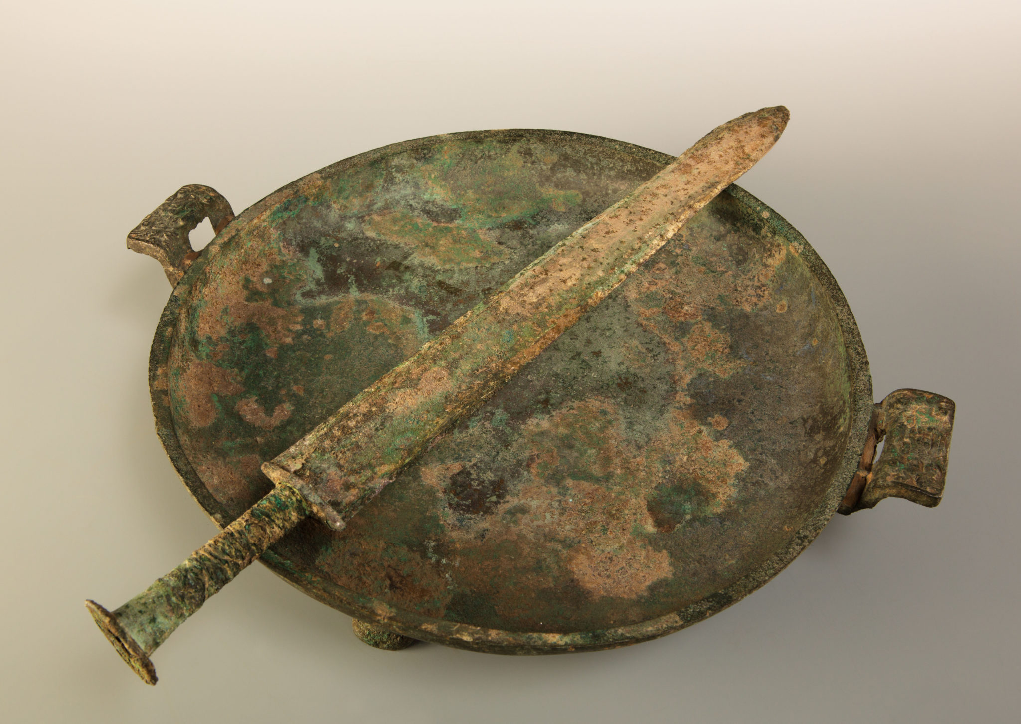 Ceremonial bronze offering dish or censer is Zhou – Pamplin Collection